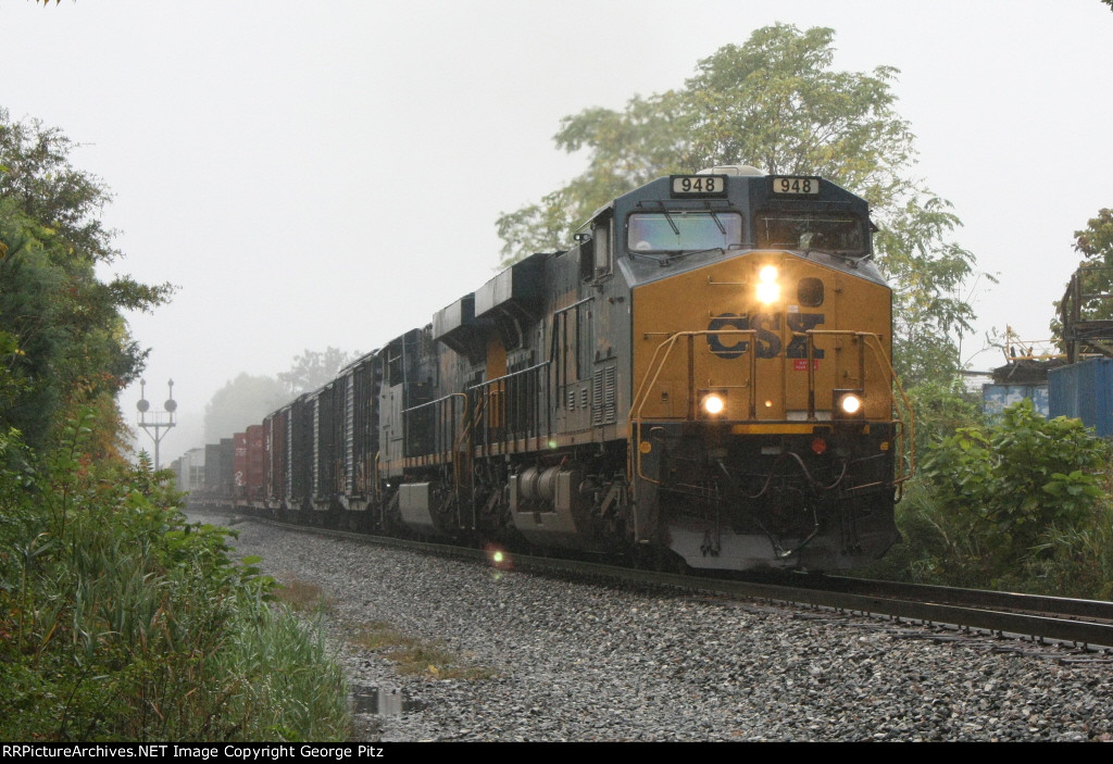 CSX train Q438 in the rain